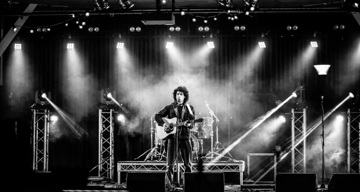 Singer-Songwriter Xavier Do is Live and Free - Jamberoo Pub